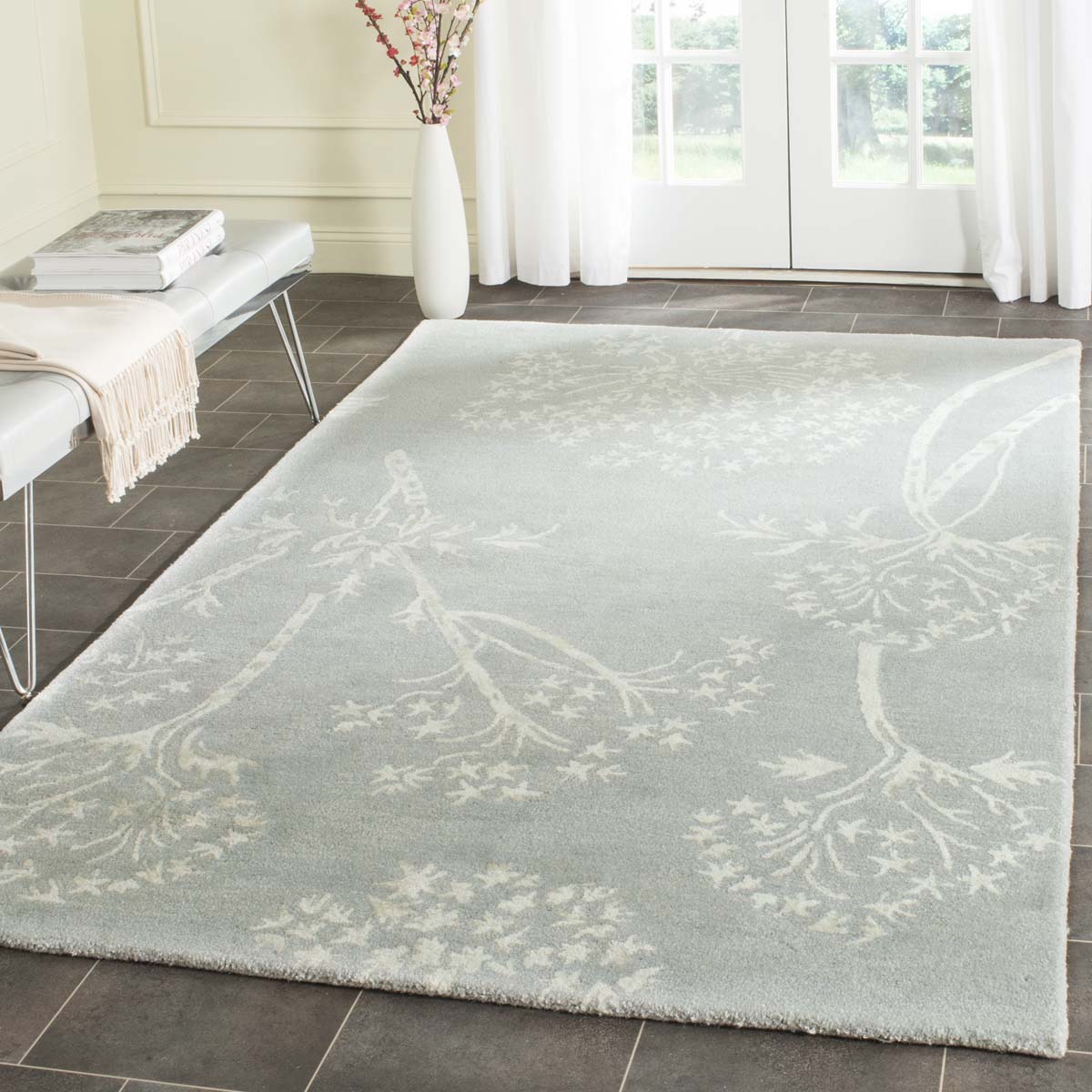 Safavieh Bella Rug Collection BEL131A - Light Blue / Ivory